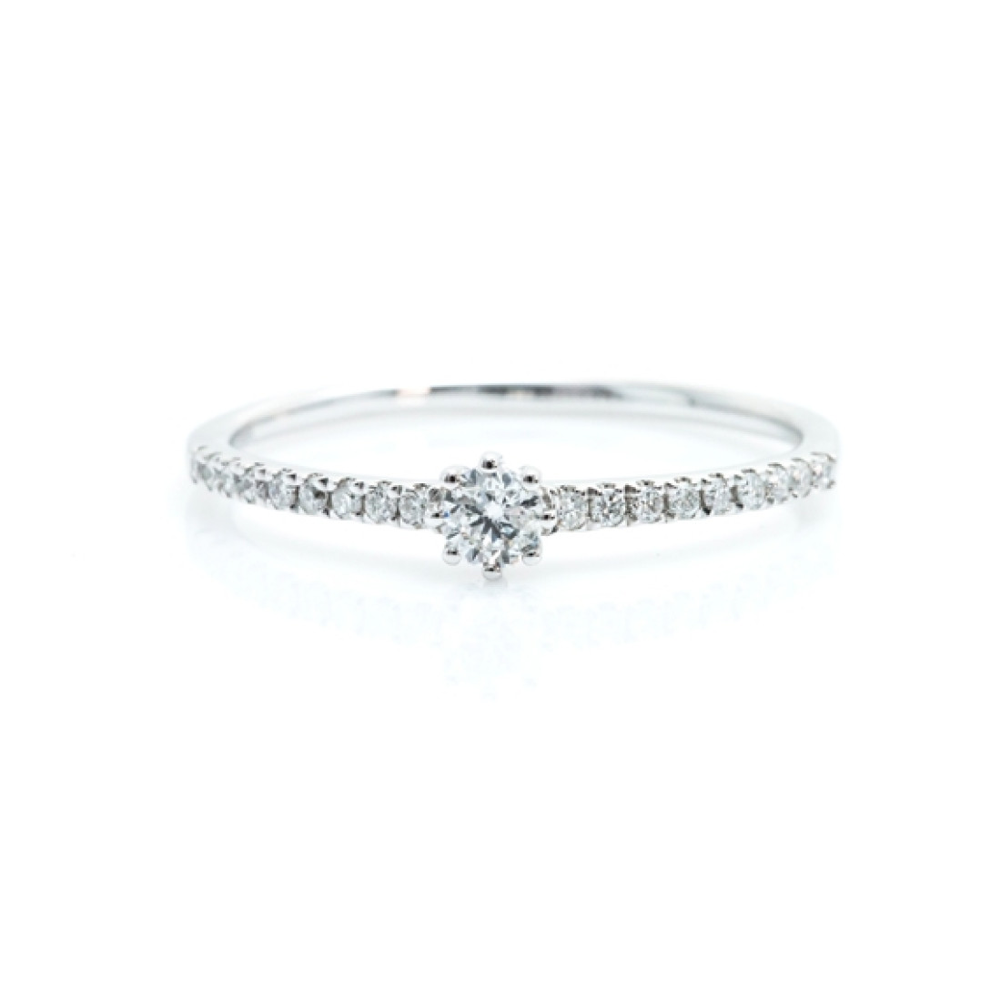 Diamond Rings: Budget Engagement Ring
